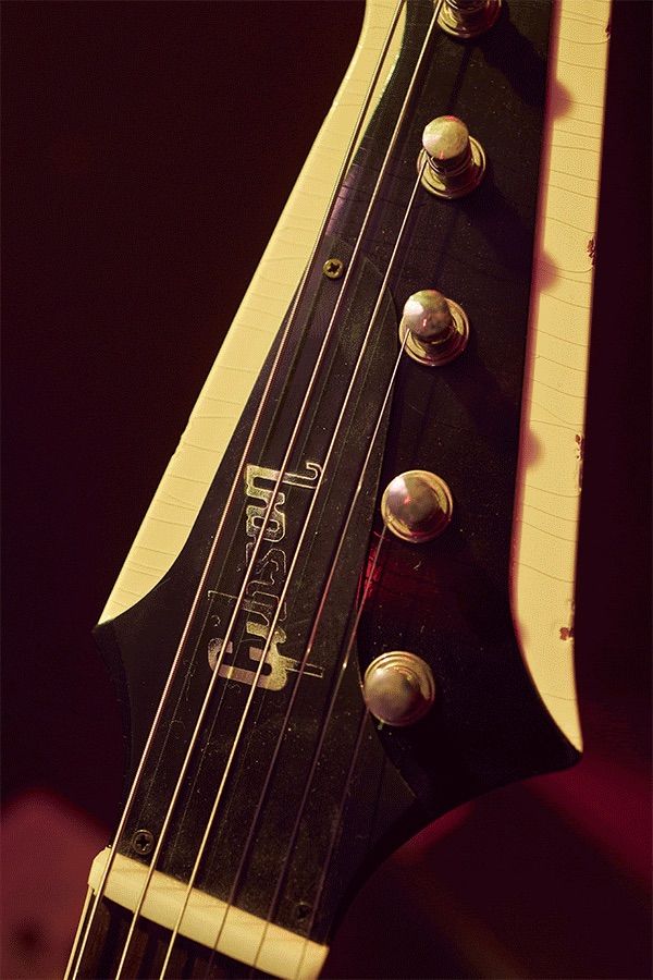 La Gibson Johnny Winter 1964 Firebird V es una réplica de la guitarra ...