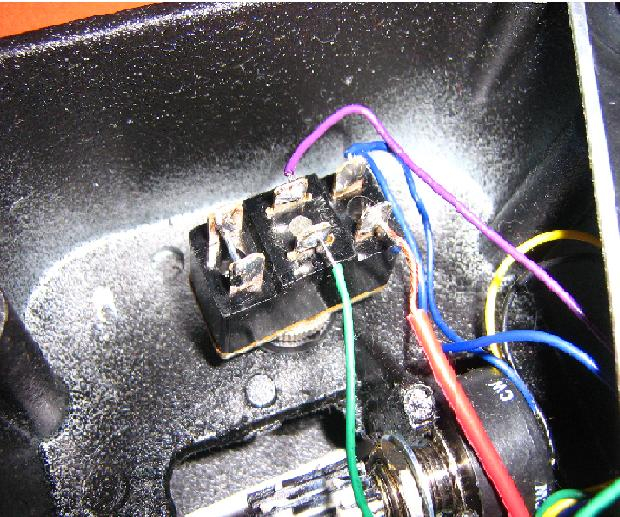 ¿Cómo añadir un LED a un Dunlop Cry Baby? : El taller | Guitarristas