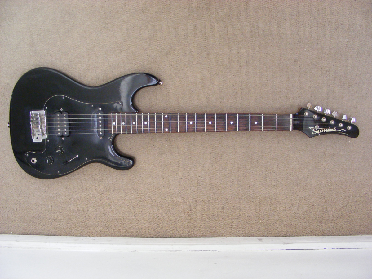 Samick Strato - The first runner in selection performance : Guitarras ...