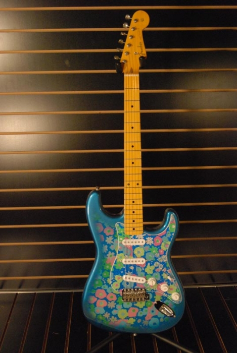 FENDER Stratocaster BLUE FLOWER : Guitarras eléctricas, acústicas ...