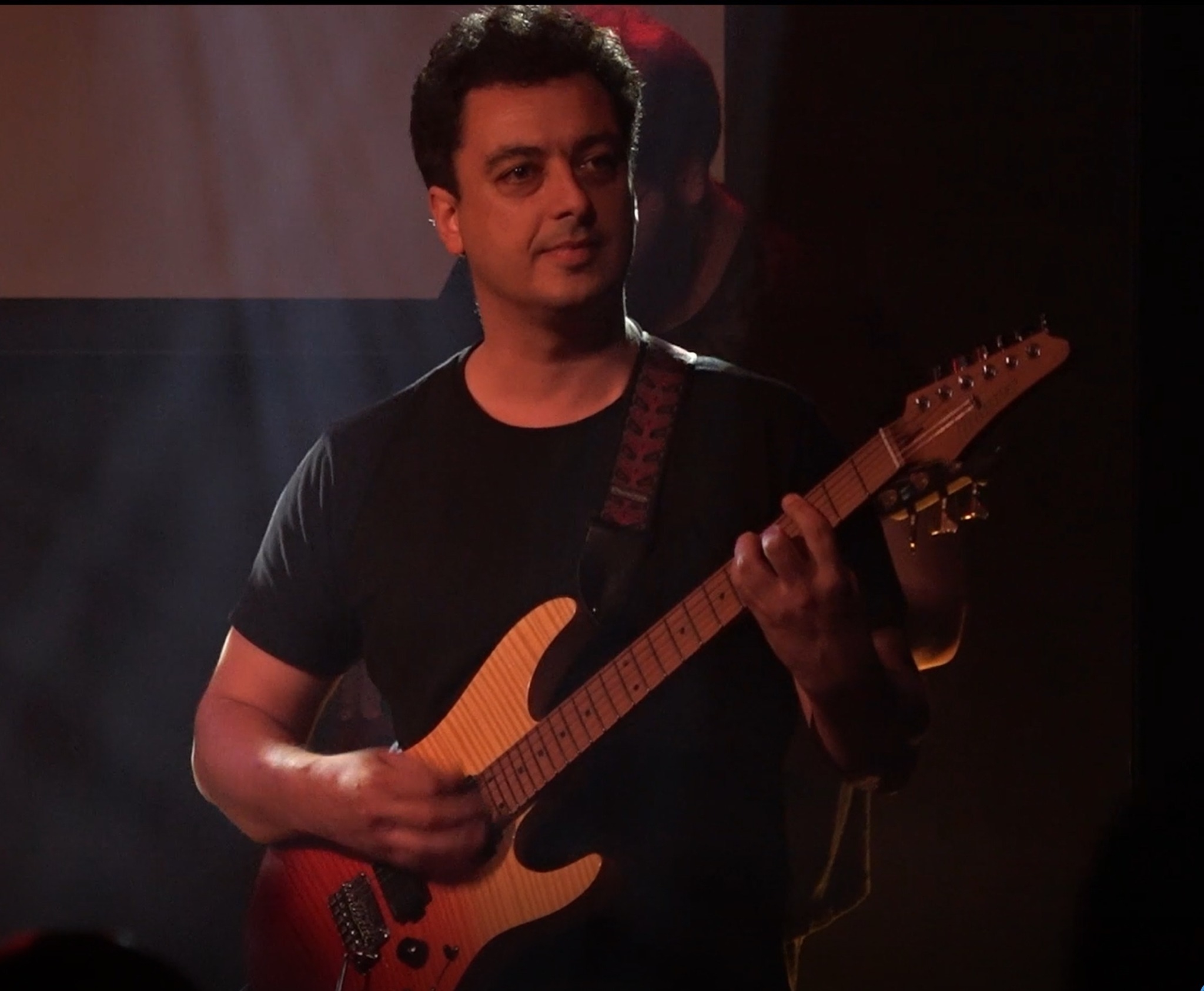 Bajo los focos: "38 pasos" de Mar de Fondo (Miguel Thomas) | Guitarristas