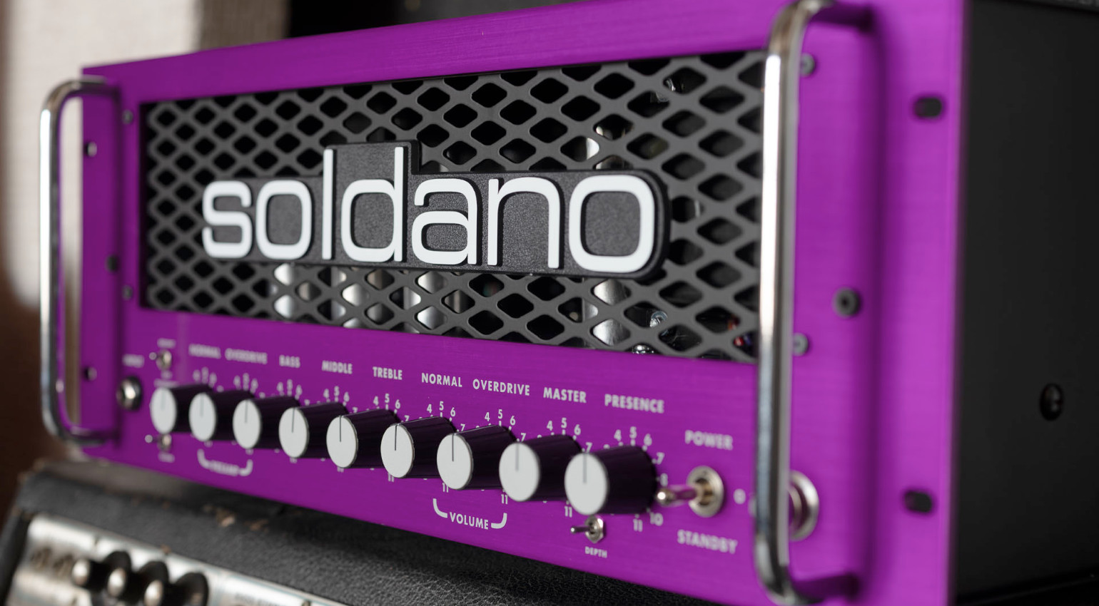 Soldano moderniza sus racks con el cabezal SLO-100 Rack y ...