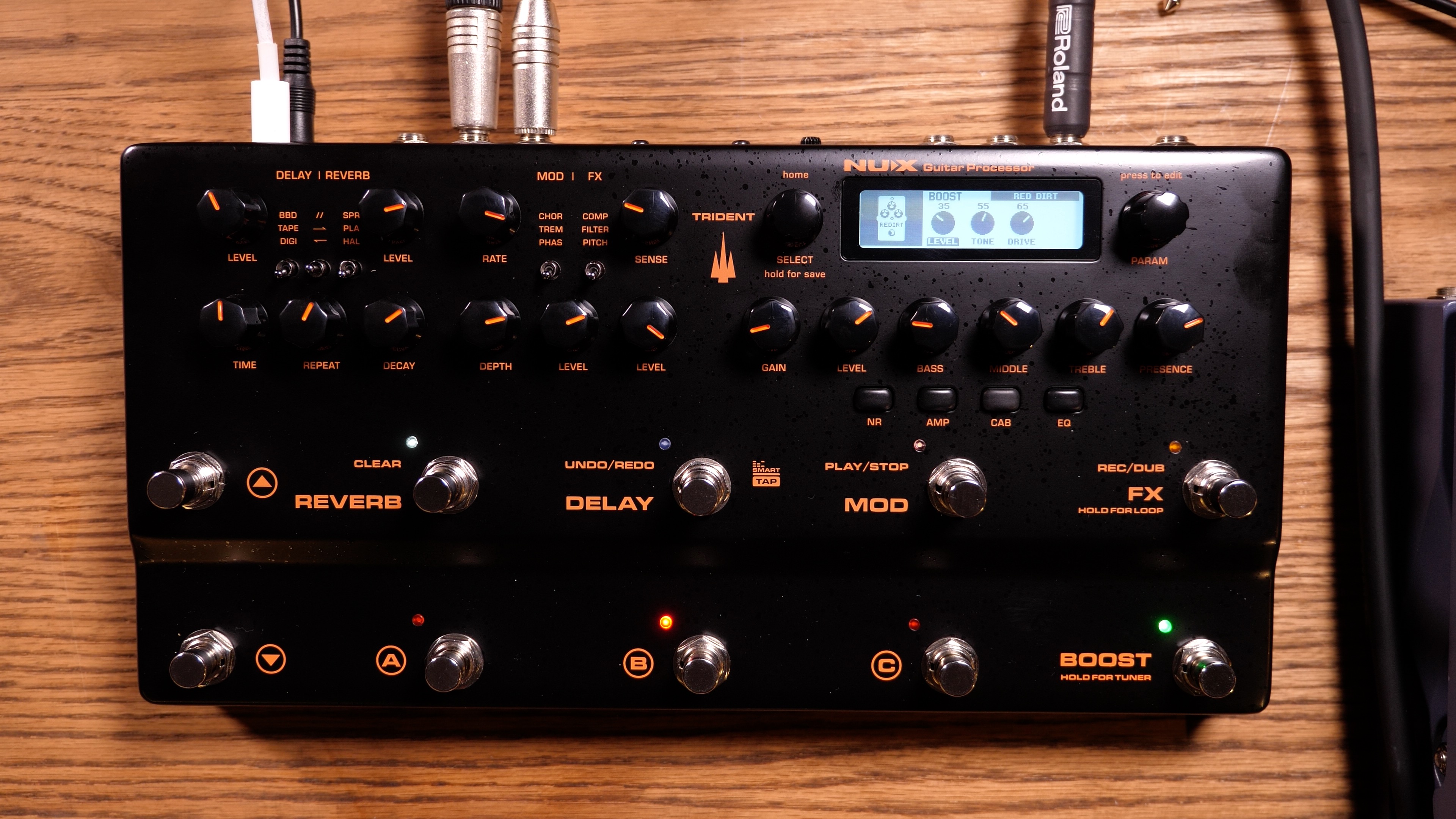 Nux Trident a prueba: una pedalera con muchos sonidos, pero fácil de ...