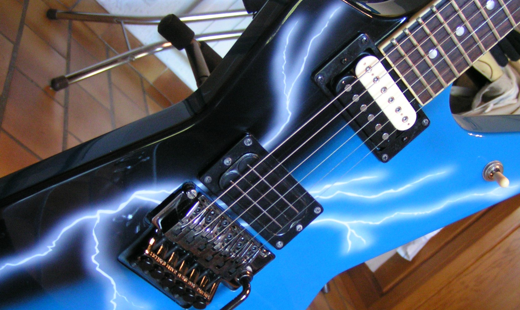 El diseñador de la “Dean From Hell” de Dimebag Darrell no recibió “ni ...