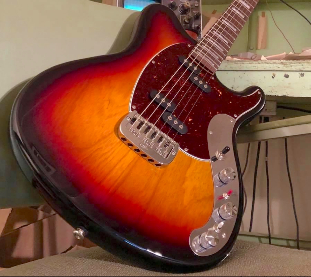 G&L lanza el modelo Espada 50 años después del primer boceto de Leo ...